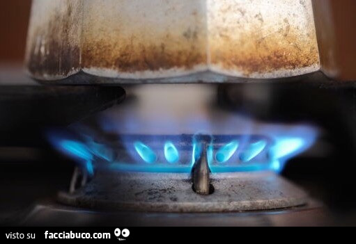 Caffettiera sul fuoco - Facciabuco.com