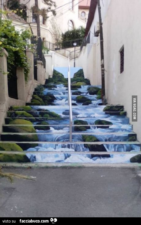 Scalinata dipinta a cascata - Facciabuco.com